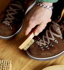 Jasa Cuci Sepatu, Atasi Sepatu Putih Menguning | Hasil Cepat!